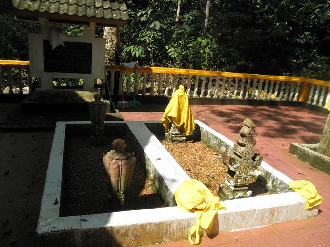 SENI LAMA MELAYU (MALAY OLDEN ART): Makam (Tomb of) Daeng Chelak