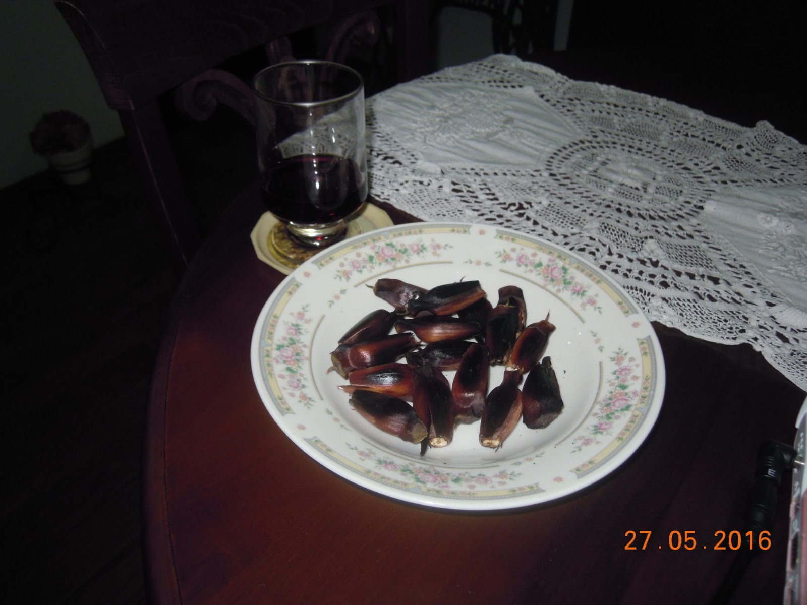 Vivendo na Serra Gaúcha: Pinhão assado no fogão a lenha!!!