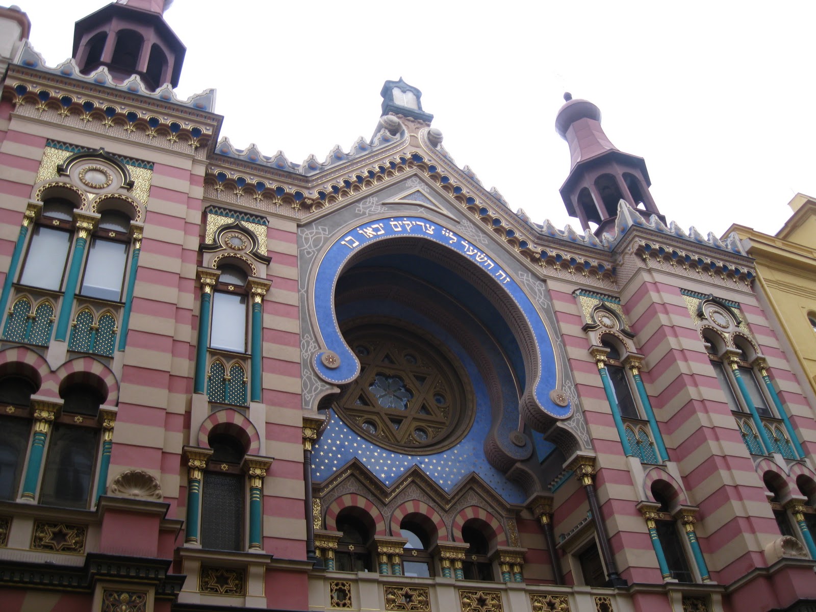 Four Months in London: Colorful Buildings, Synagogues & Bridges-- Prague!