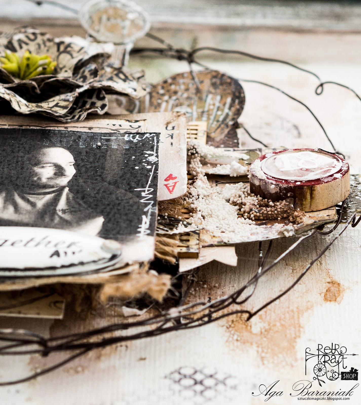 .: Retro rama pełna wspomnień / Retro frame full of memories