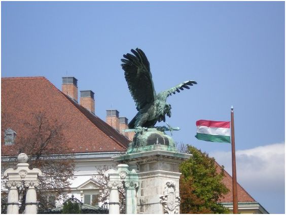 A MAGYAROK TUDÁSA: A Turul monda - Emese álma