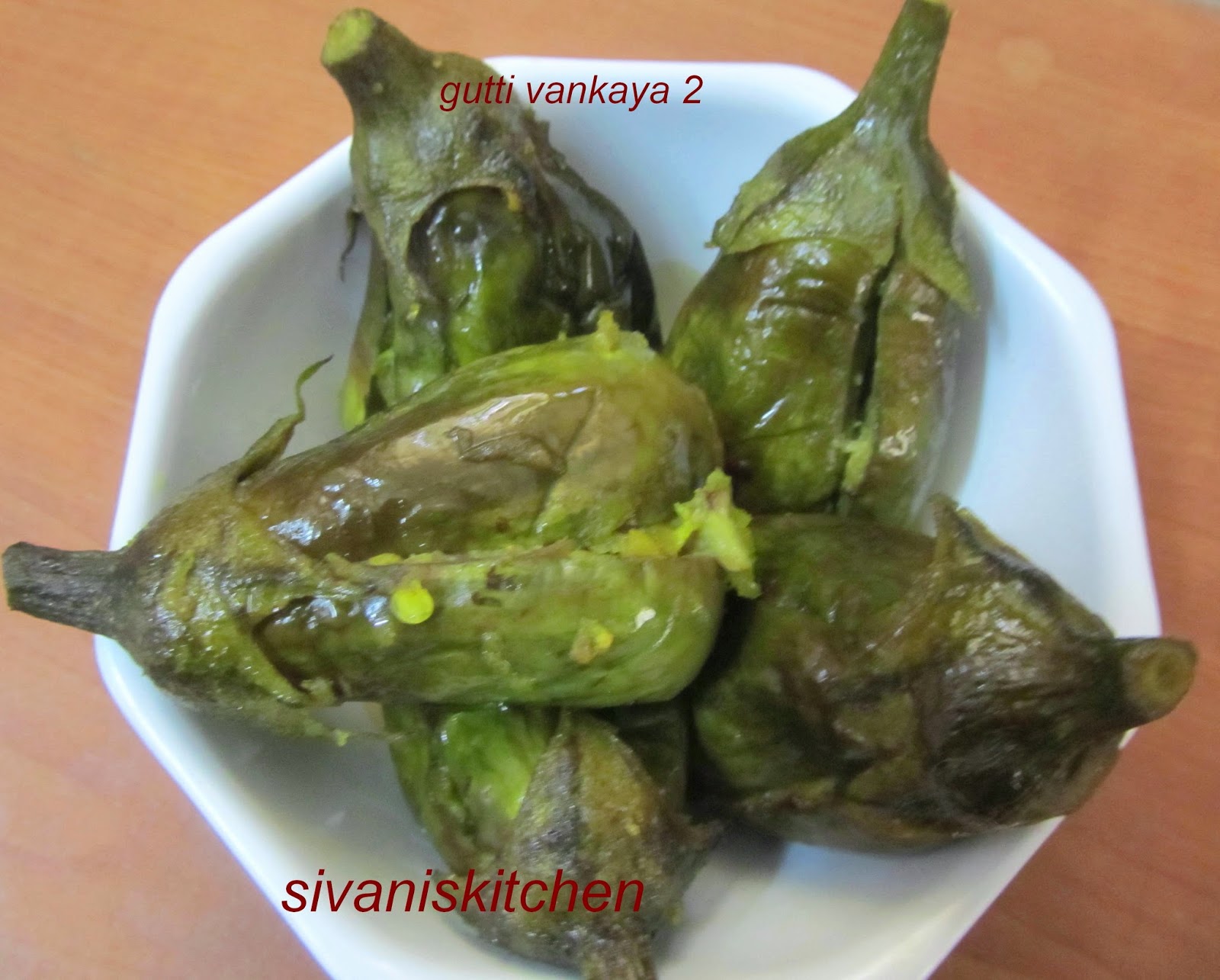 Sivani's Kitchen: Gutti Vankaya 2 / Stuffed Brinjal Second Method