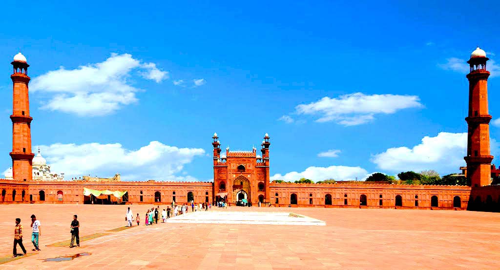 Top Most Beautiful Mosque in Pakistan - SUB KUCH HAI YAHA