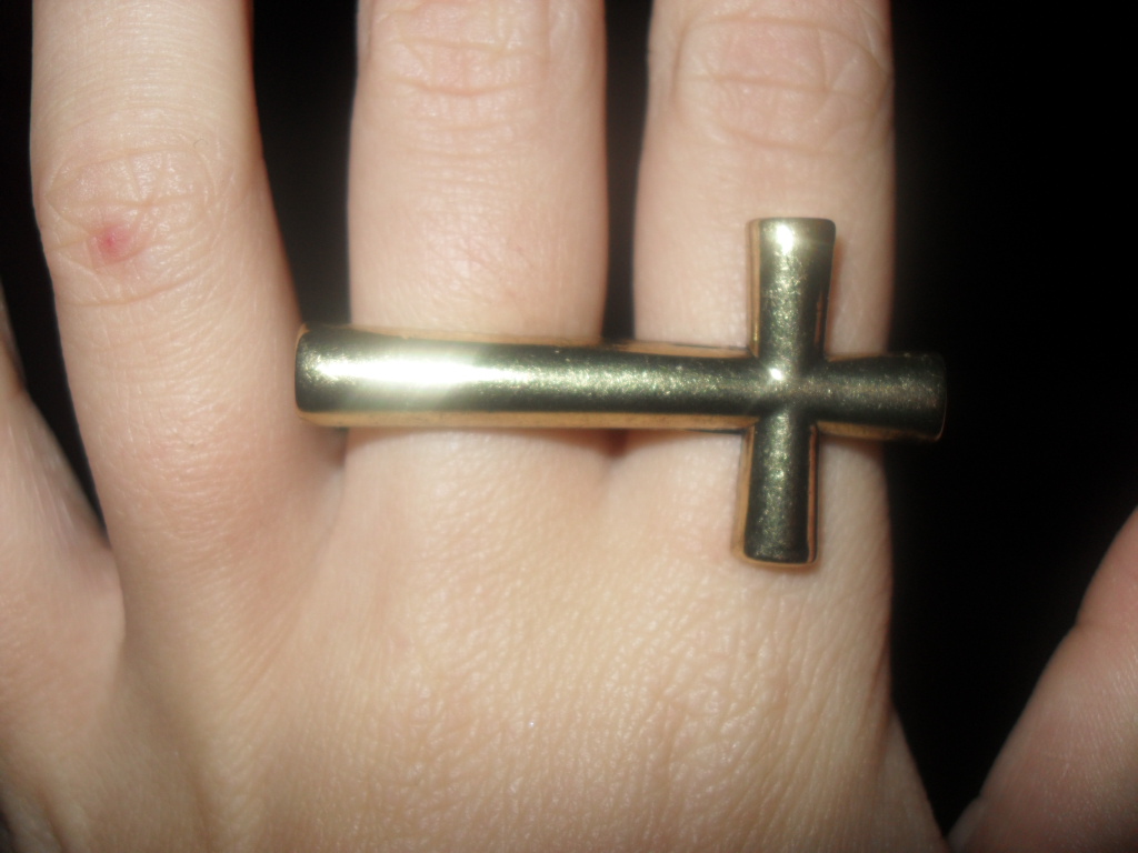 i Am Tessa: New in | Two finger cross ring and eyepencil