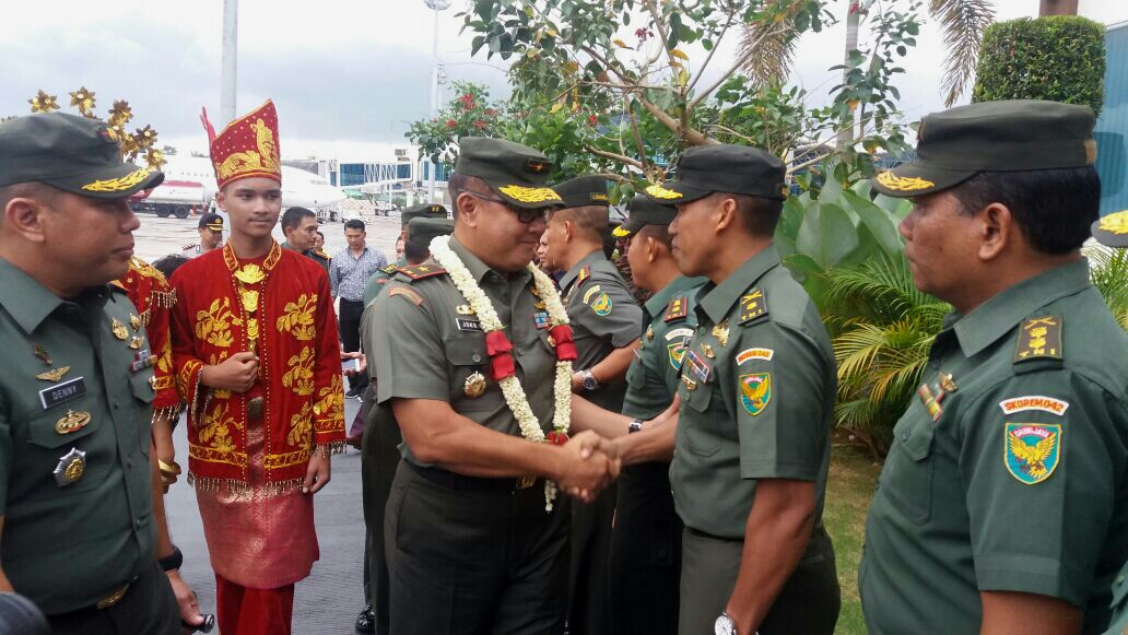 PENJEMPUTAN WADAN PUSTERAD BRIGJEN TNI JOKO WARSITO BESERTA ROMBONGAN ...