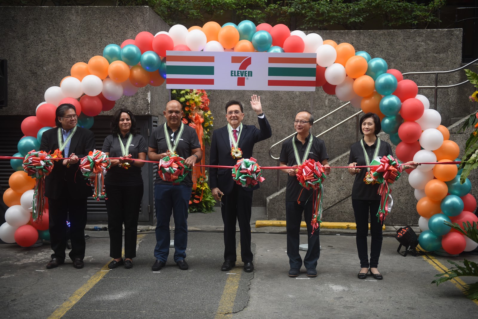 7-Eleven Philippines Opens Its 2000th Store - Sugarsmile
