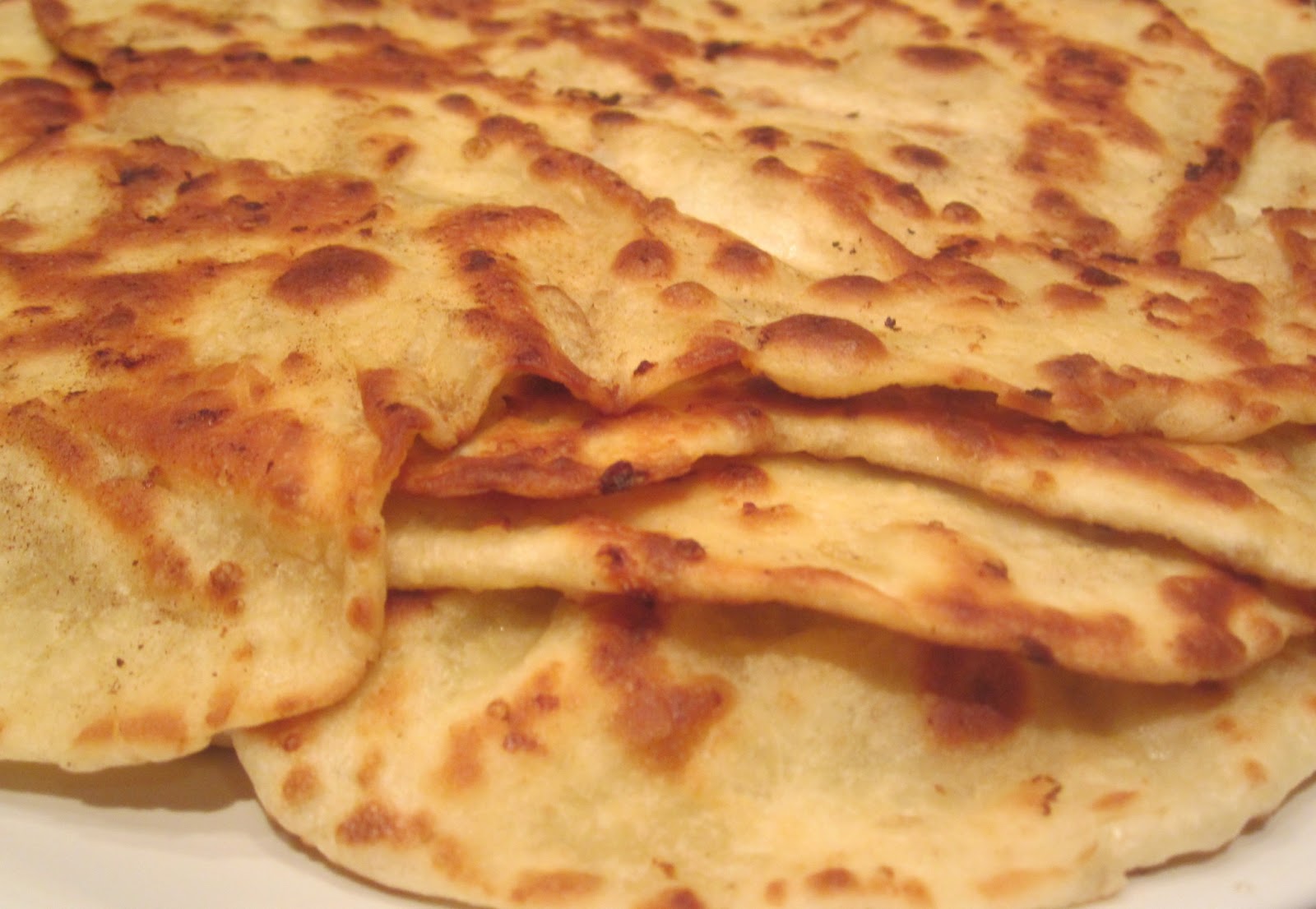 Les doigts de Fatma: Pain indien Naan au fromage