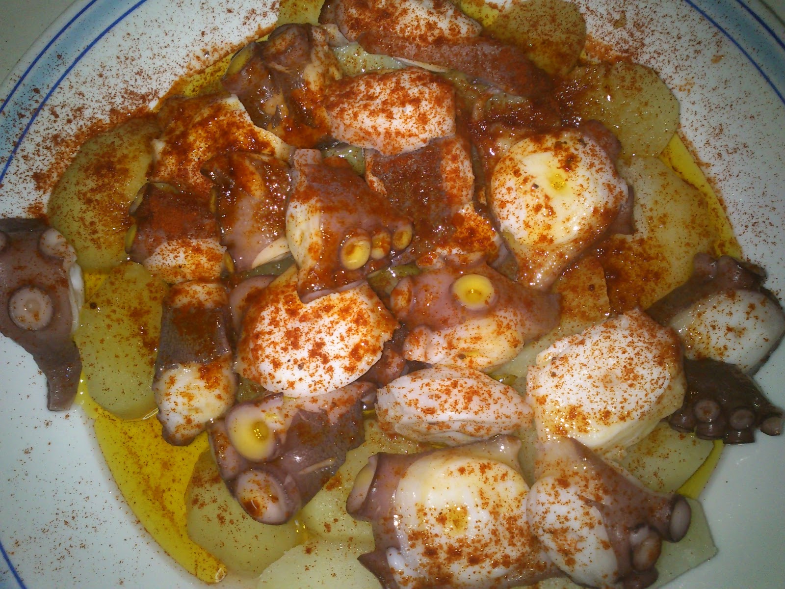 RICAS VIANDAS Y EXQUISITOS MANJARES: PULPO A LA GALLEGA