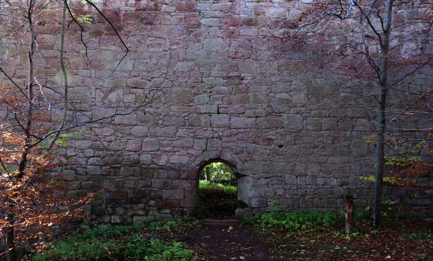 Alex and Bob`s Blue Sky Scotland: Gifford.Yester Castle. Goblin Ha ...