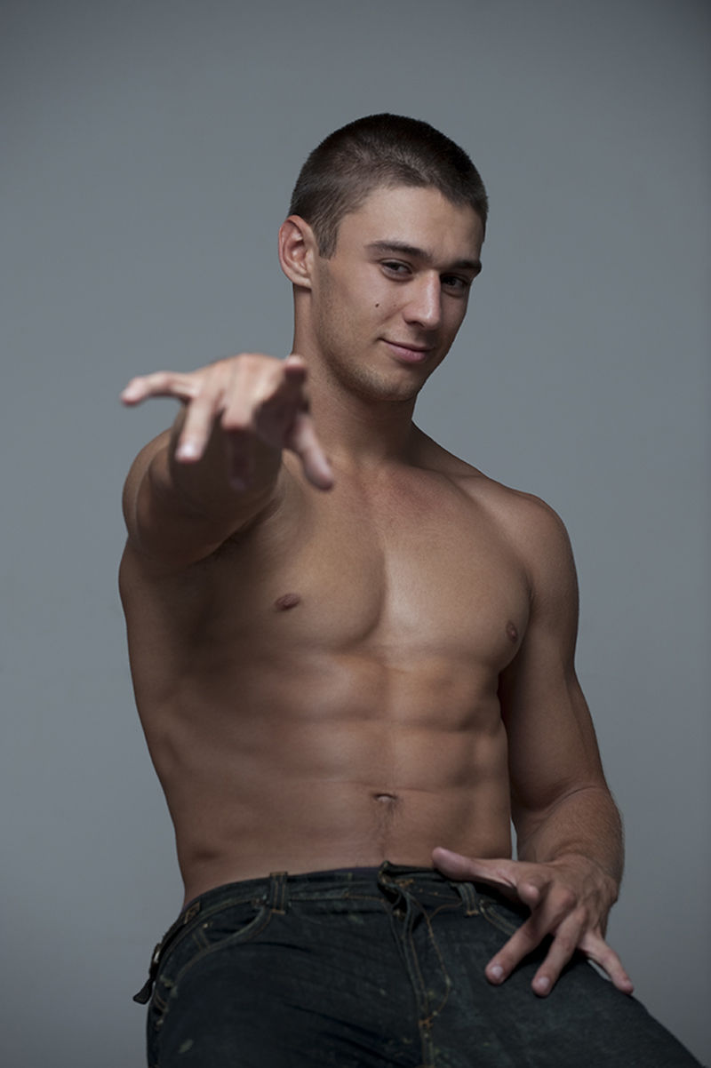 Calvin Klein: Hot Six Pack Abs Model Chris Ogle