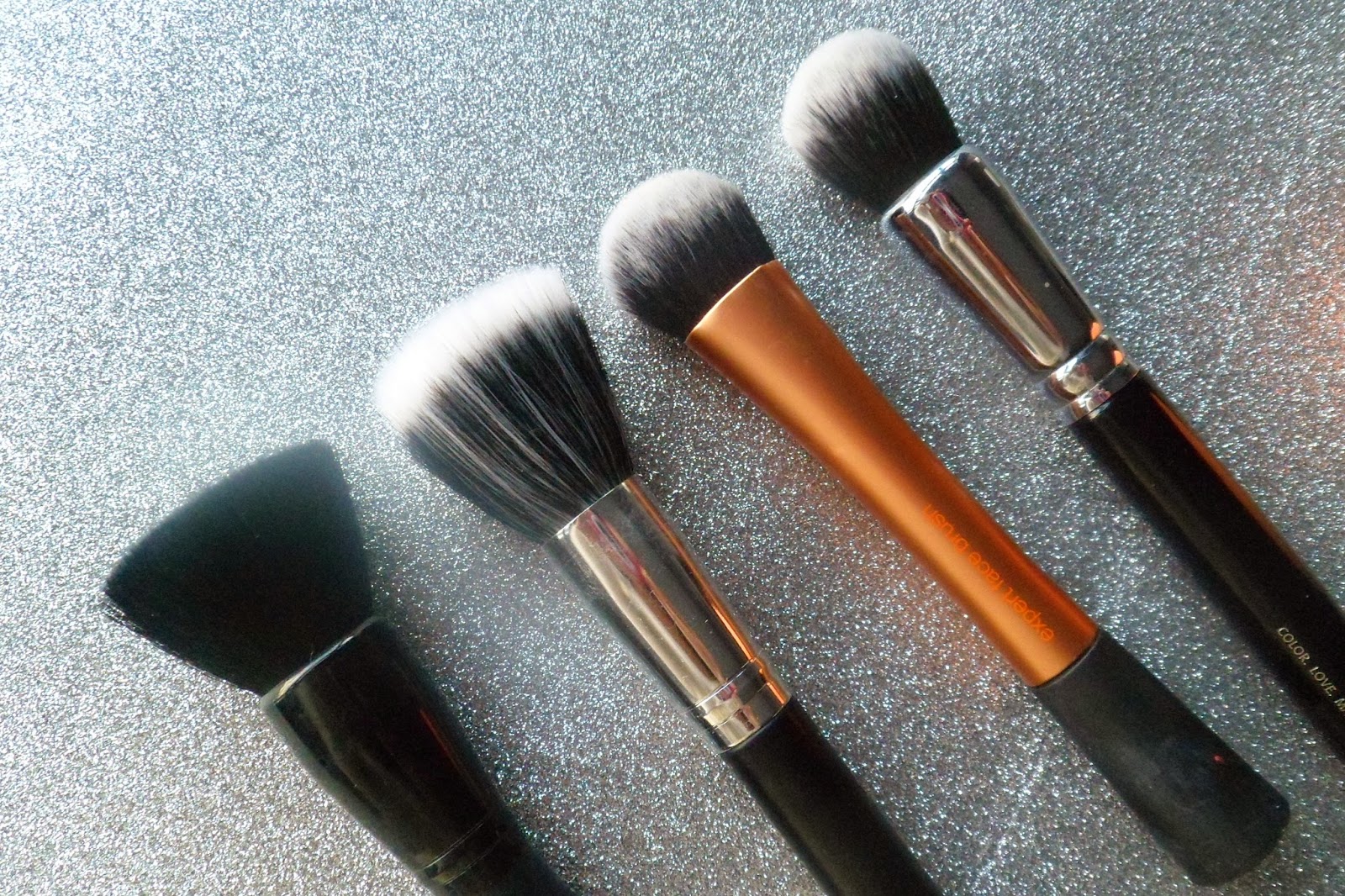 El Rincon de Ro: Mis Brochas Favoritas para aplicar Base de Maquillaje