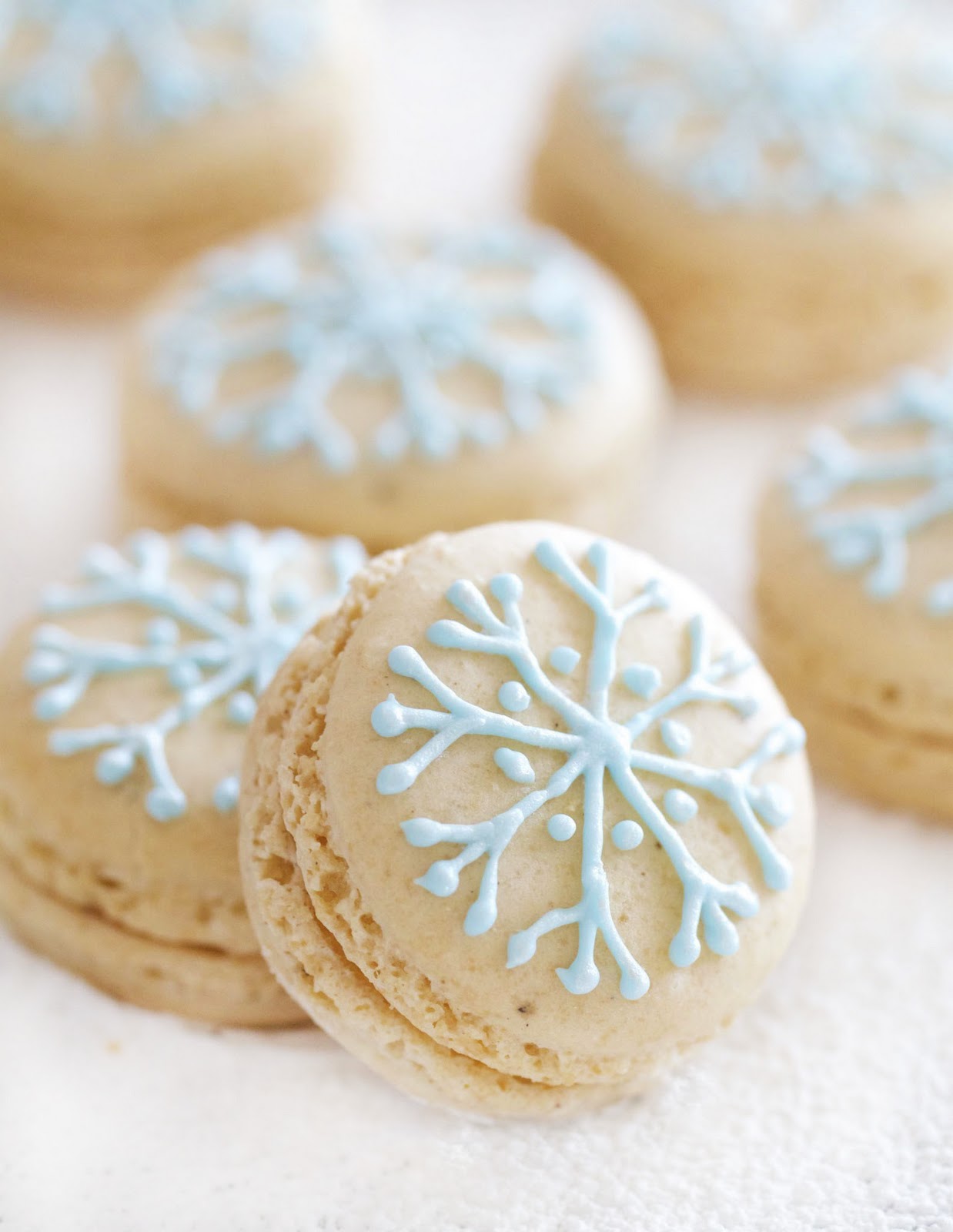 Epicurean Mom: Snowflake Macarons filled with Vanilla White Chocolate ...