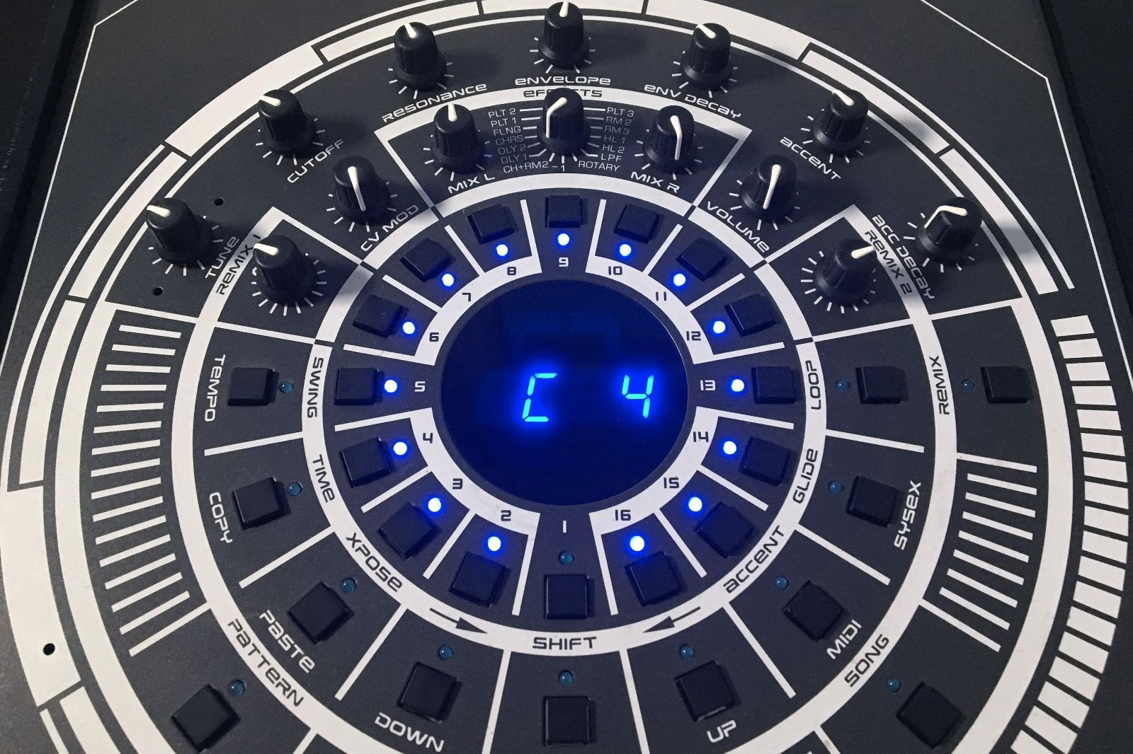 MATRIXSYNTH: Future Retro Revolution - Analog Monophonic Synthesizer