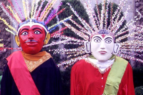 Sejarah Ondel-Ondel Betawi | Serba Serbi Kuliner Jakarta