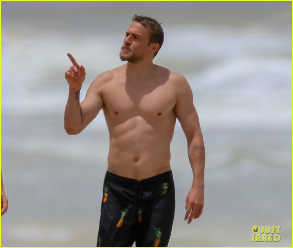 Alexis_Superfan's Shirtless Male Celebs: Charlie Hunnam shirtless on ...