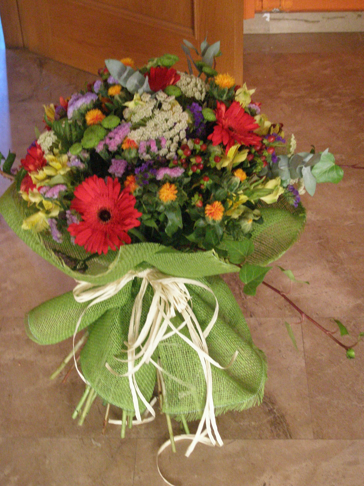 FLOREJA'T: RAM DE FLORS VARIADES.