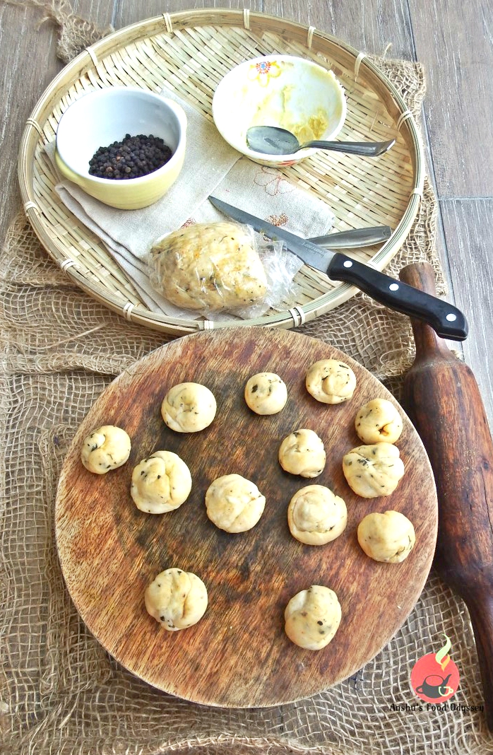 Tikoni Methi Mathri | Methi Nimki | Fenugreek flavored Indian Fried ...