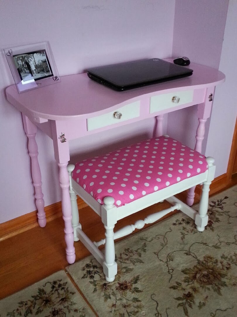Seamaiden Posh: My Pretty Pink Writing Desk!