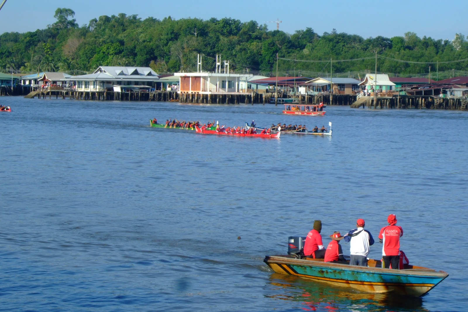 Lumba Perahu Kayuh dan Lumba Perahu "Tambang"