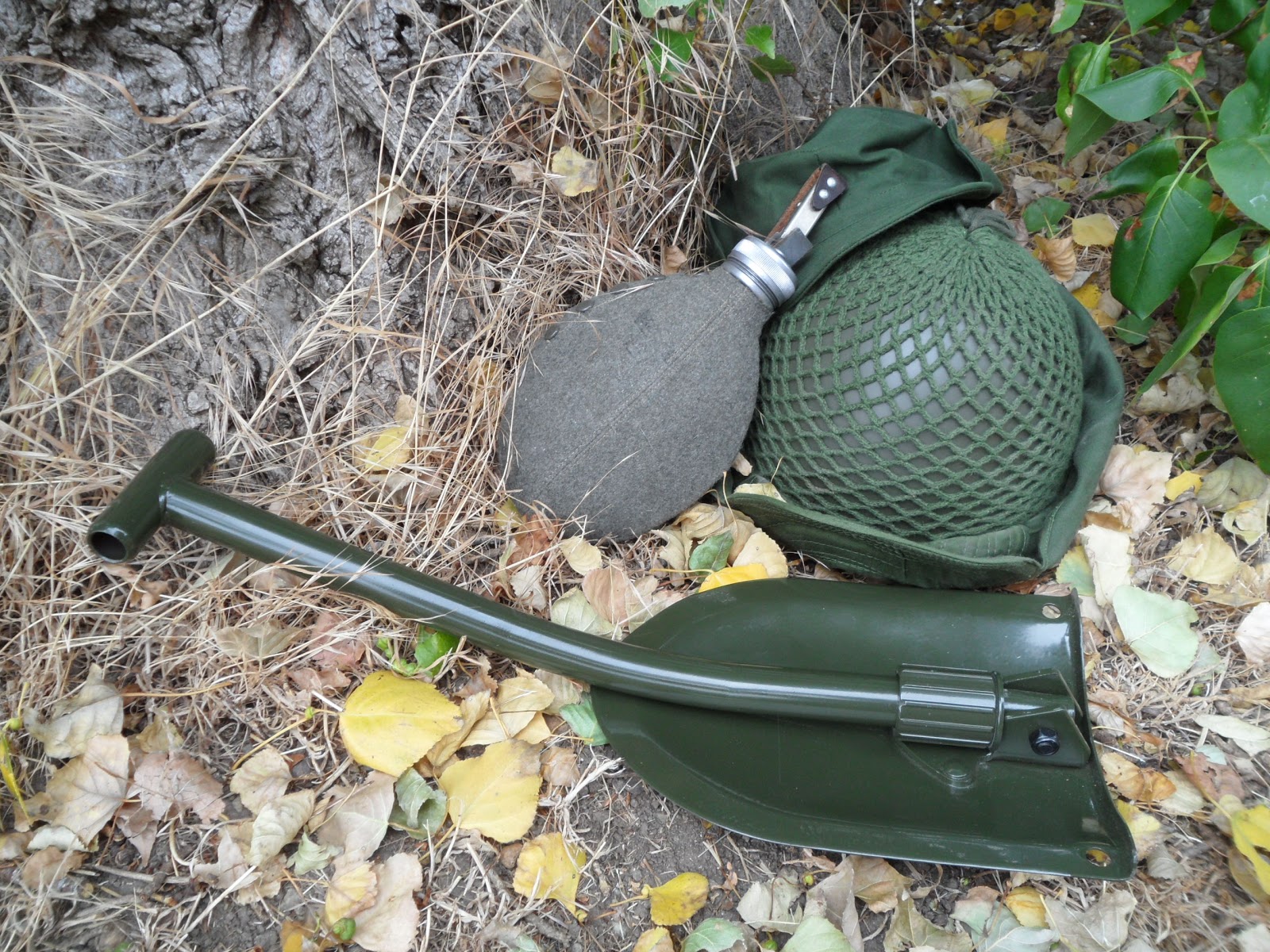 Four Bees: Swedish Fältspade KLAS, Short Light Attack Shovel ...