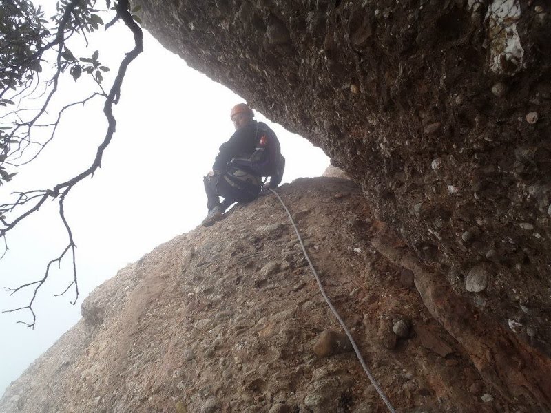 esgarrapacrestes: CAP DE MORT-ONZE HORES (Equipat).