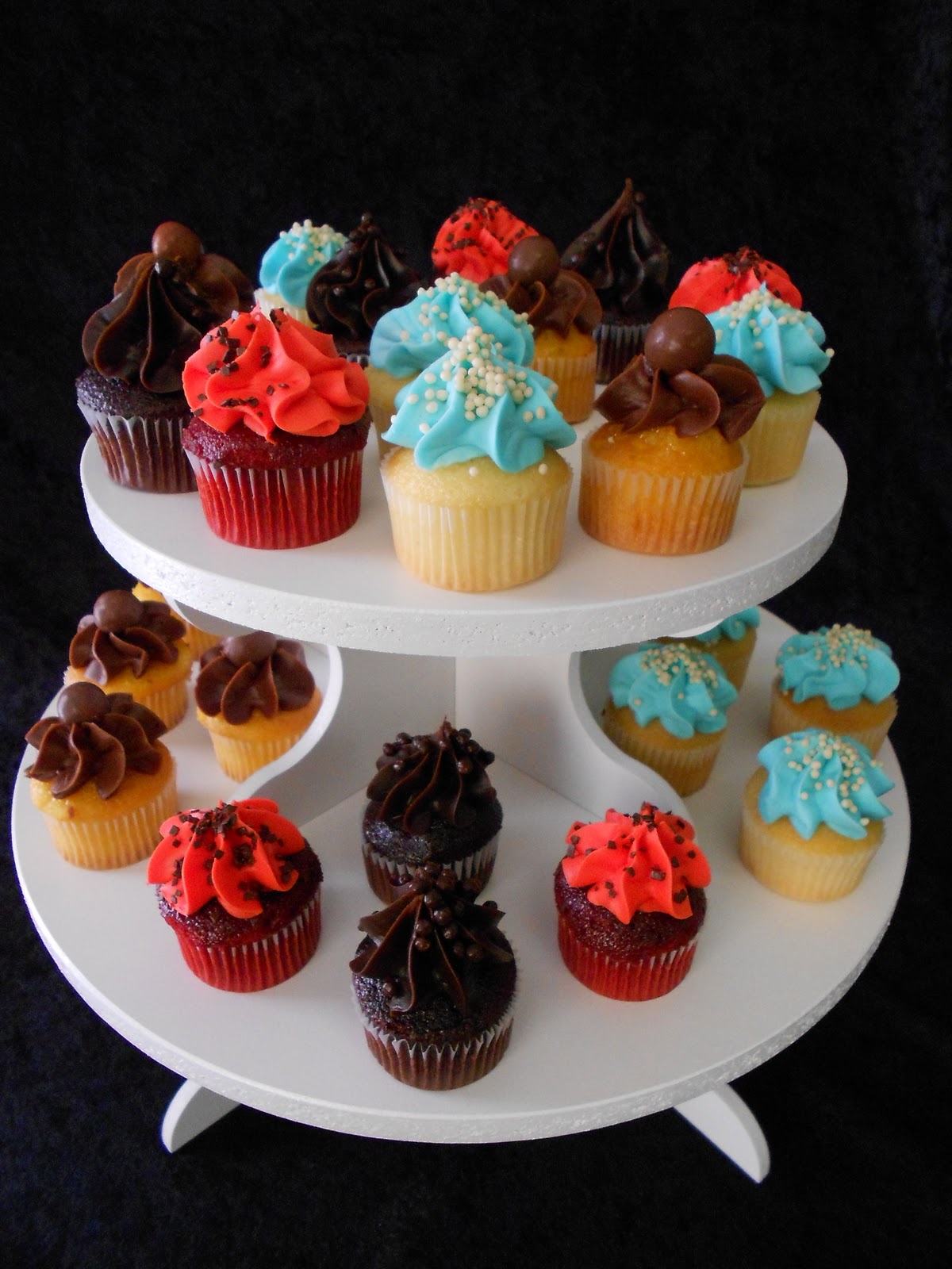 Cake Blog, Because Every Cake has a Story!: The many cakes, cupcakes ...