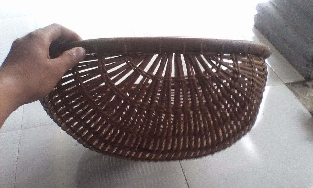 Alat menangkap ikan Tradisional Suku dayak : Tangguk adalah alat untuk ...