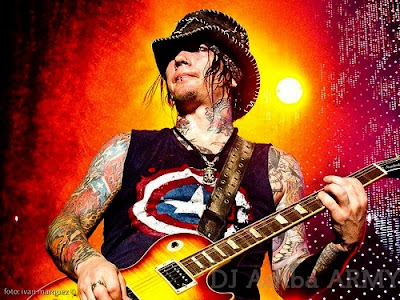 Dj Ashba ARMY: DJ Ashba Mostra Nova Tatuagem Que Fez Para o Natal