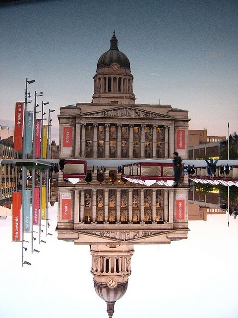 Fresh Pics: 30 Outstanding Examples of Reverse Reflection Photography