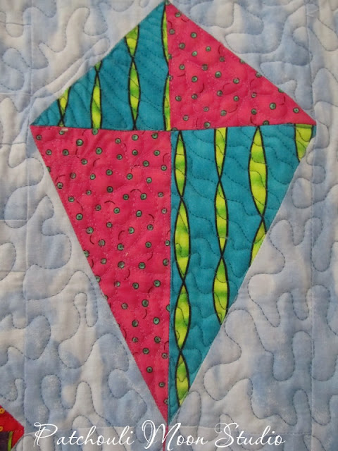 Patchouli Moon Studio: Let's Go Fly a Kite (a kite quilt that is)