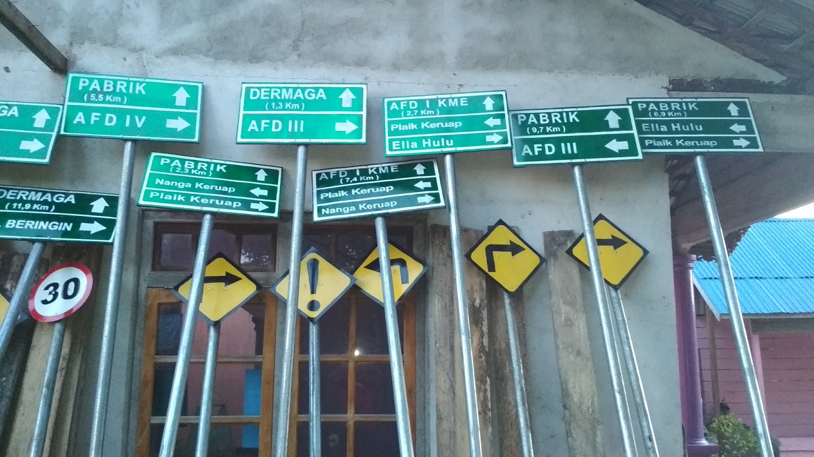 Plang Rambu-rambu Perusahaan sawit ELLA nanga pinoh