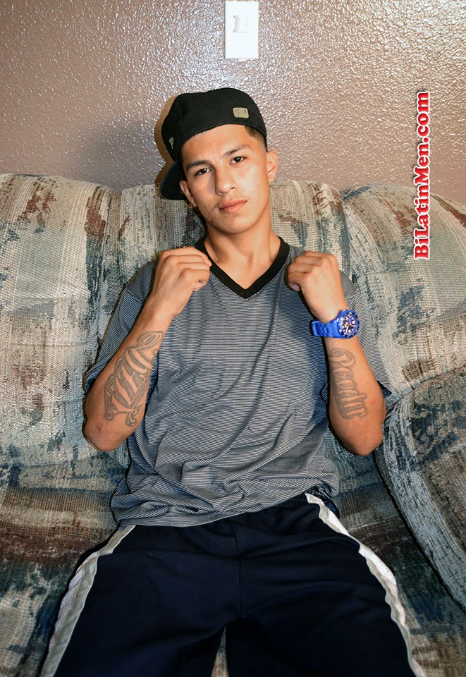 Modelo de Macho: LINDOS EM TRES POSIÇÕES DIFERENTES