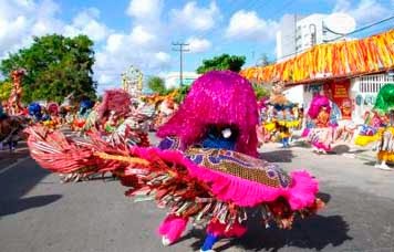 Maracatu recebe título de patrimônio cultural imaterial do Brasil.