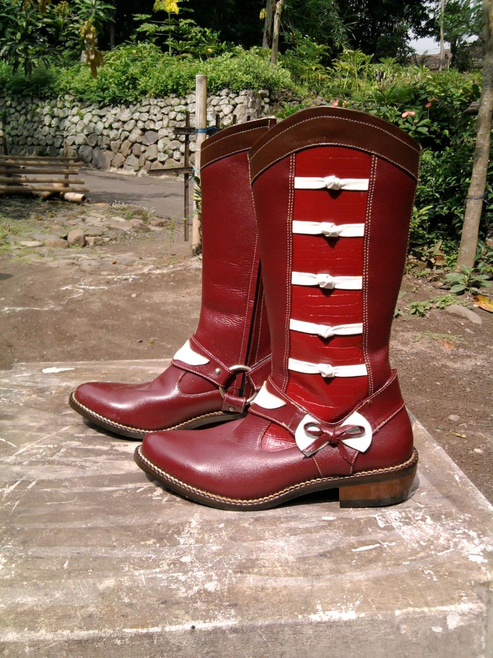 Produk Kulit Asli Magetan: Sepatu Boot Kulit Mayoret Drum Band