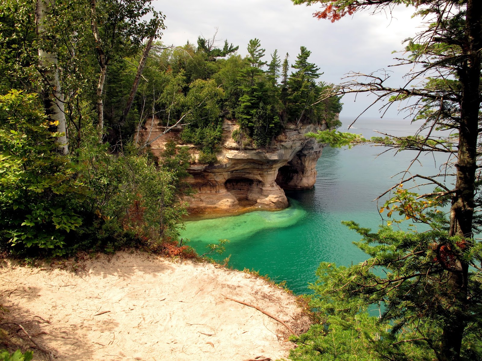 PICTURED ROCKS NATIONAL LAKESHORE LOOP TRIP & SHIPWRECKS - ADAM HAYDOCK