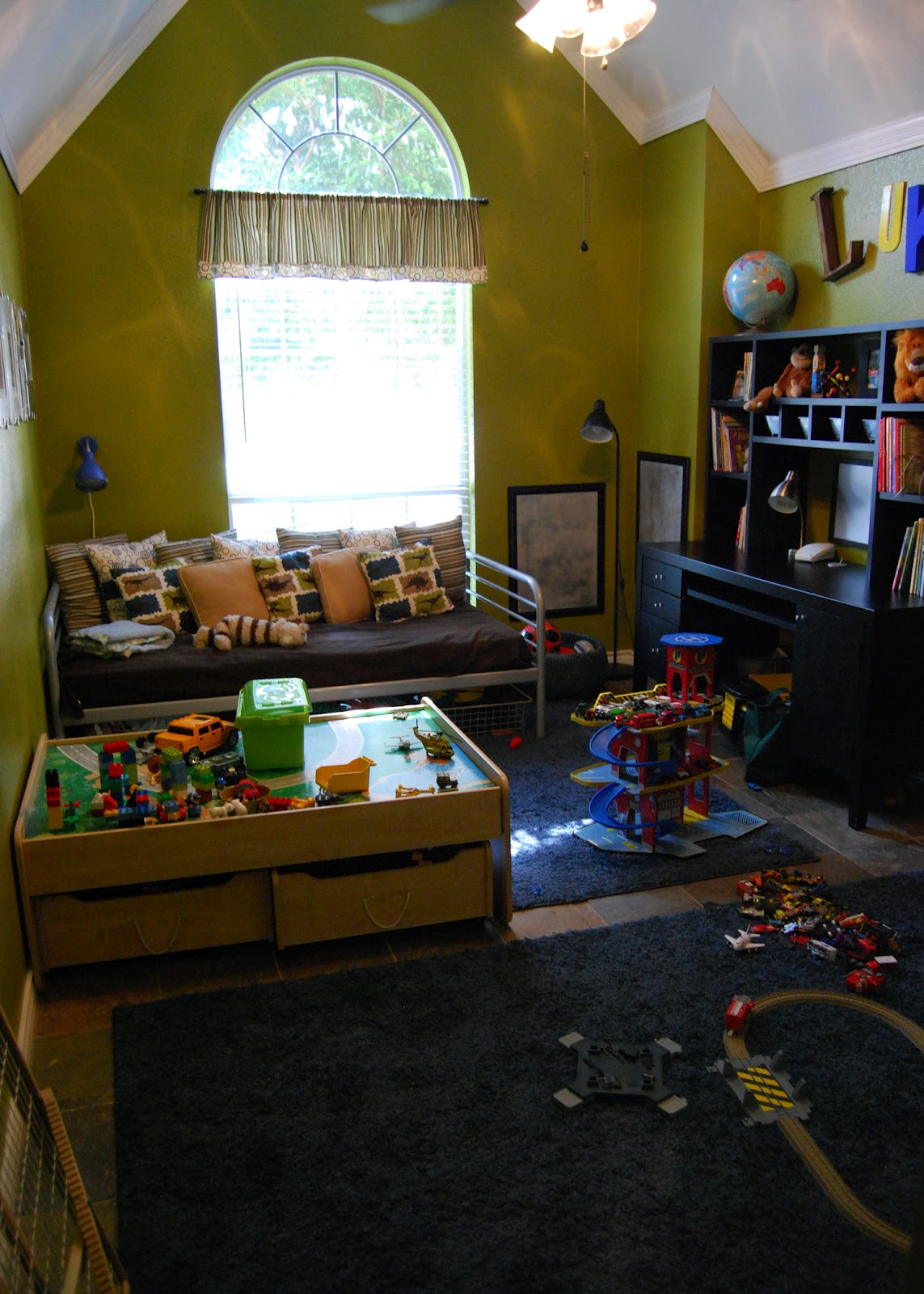 Momfessionals: My Boys Rooms