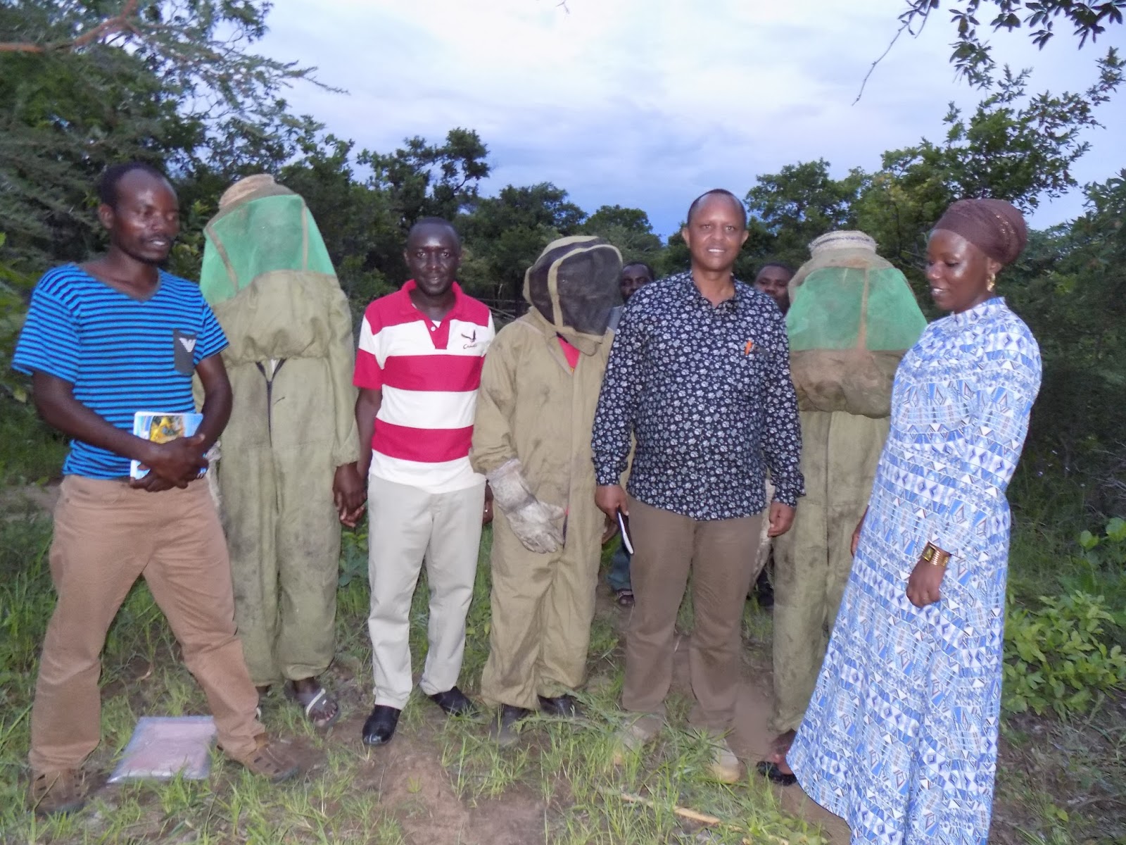SONGWE SHINDANI: MKUU WA WILAYA YA SONGWE AKAGUA MRADI WA NYUKI MBANGALA