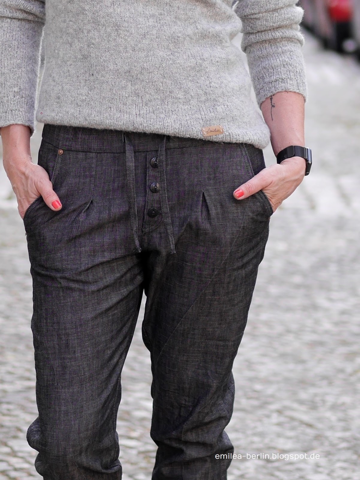 emilea : Tapered Jeans