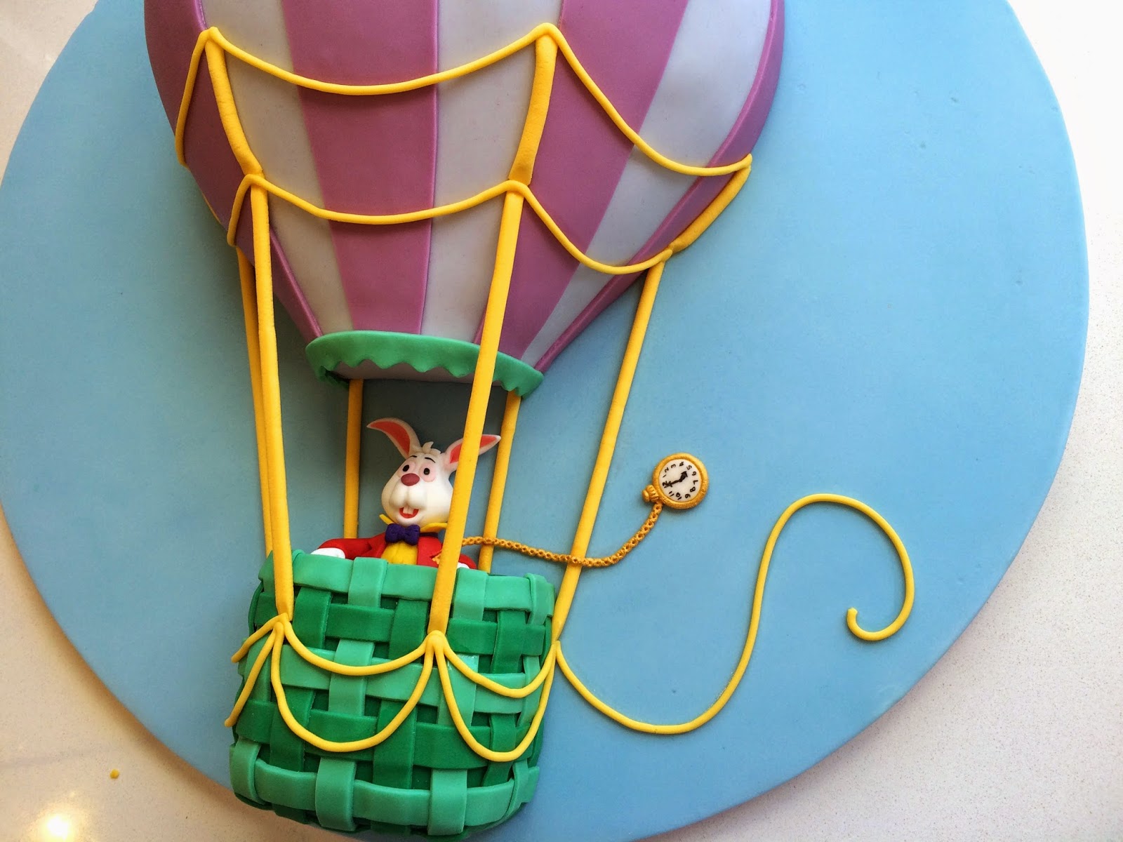 Elaine's Sweet Life: Wonderland Themed Hot Air Balloon Cake {Photo ...