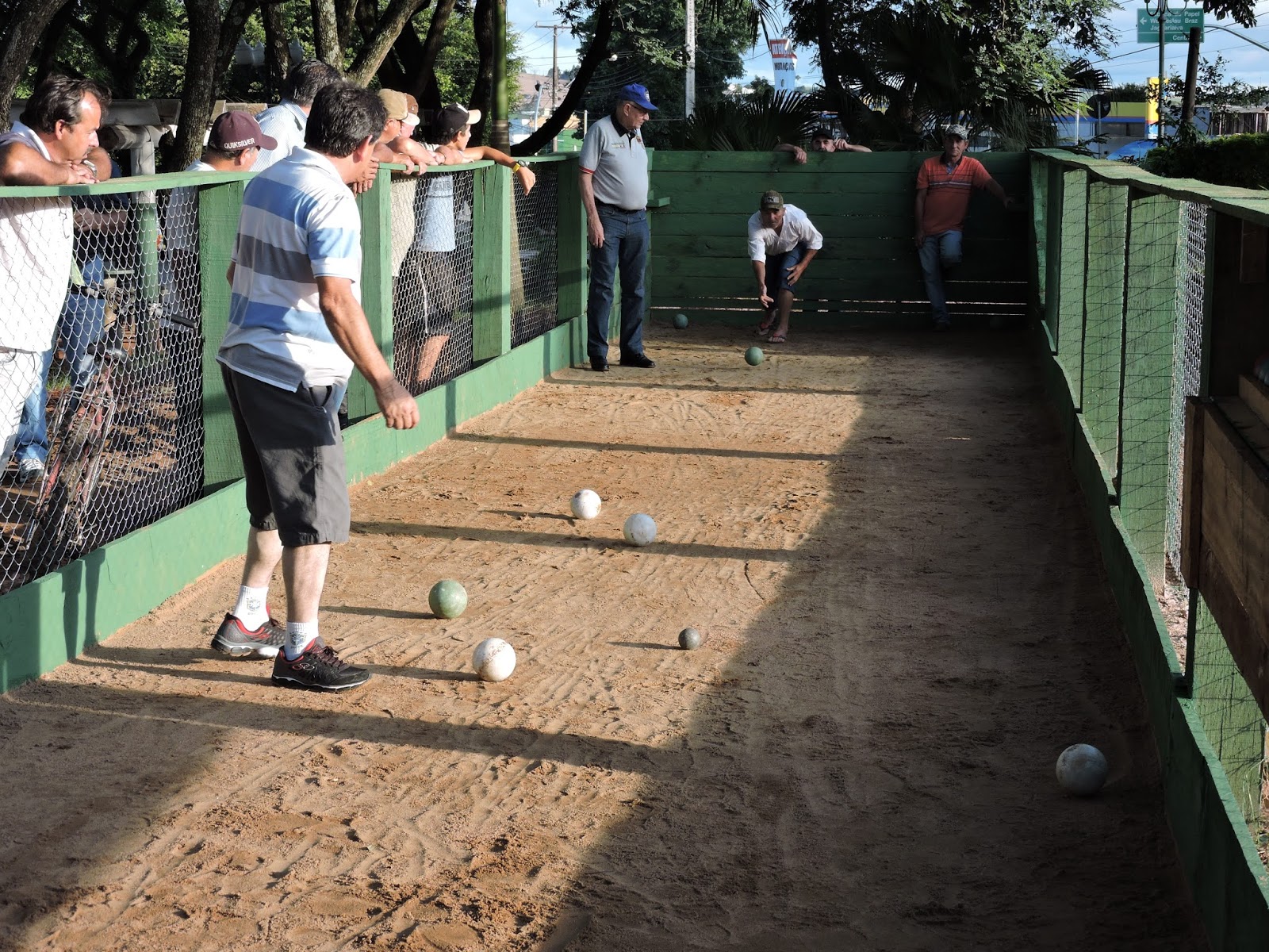 VOZ DO POVO ARAPOTI: INAUGURAÇÃO DA QUADRA DE BOCHA.