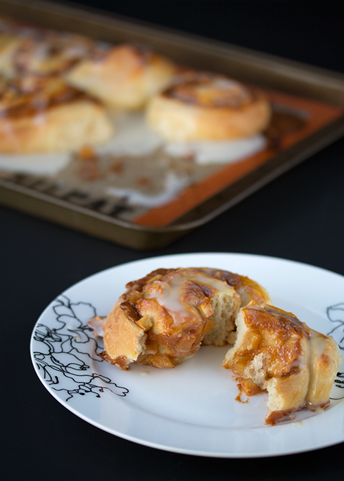 Wilde in the Kitchen: Apple-Cinnamon Dulce de Leche Sweet Rolls