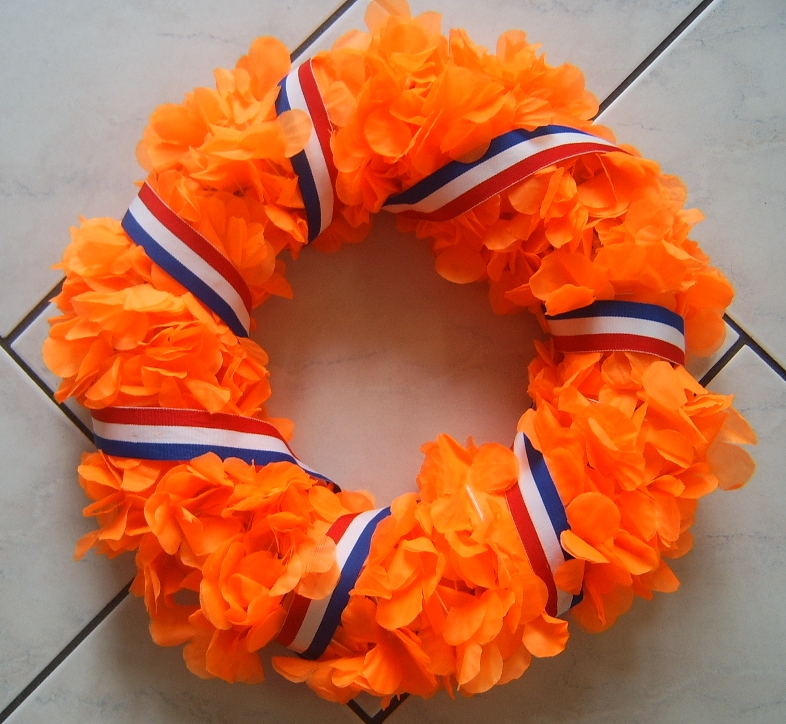 Handmade by Linda: Een leuke oranje krans