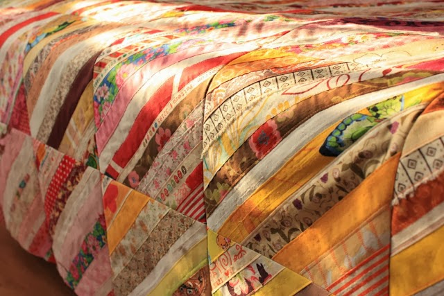 Selvage Blog: Rainbow Selvage Quilt