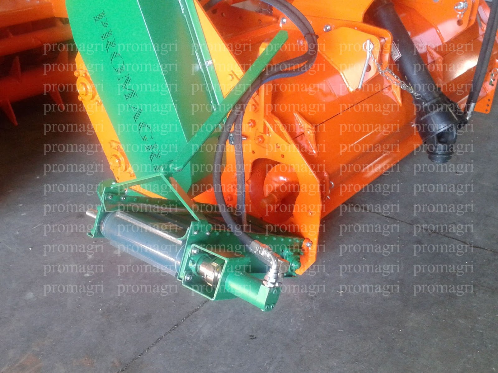 PROMAGRI S.C.A. La Carlota, Córdoba: Trituradora con DESCARGA LATERAL