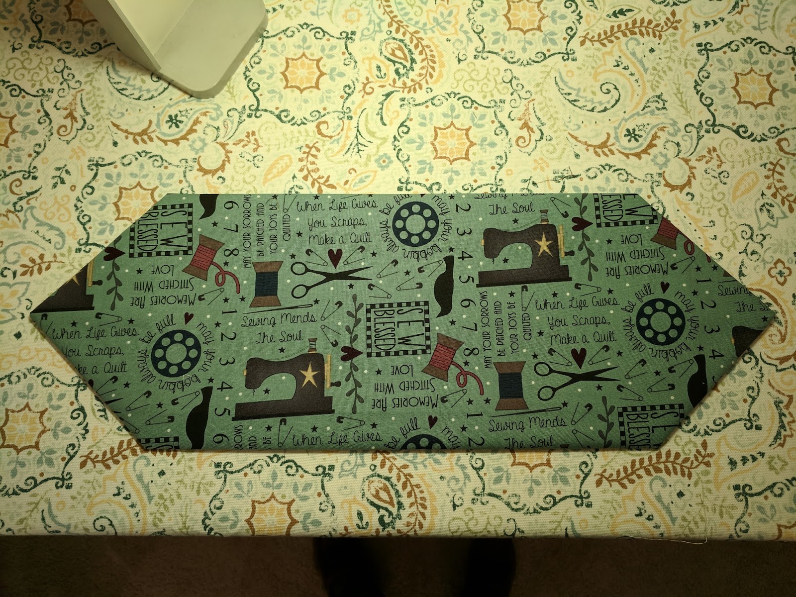 Happy Sewing Room: Skinny Minnie Table Runner