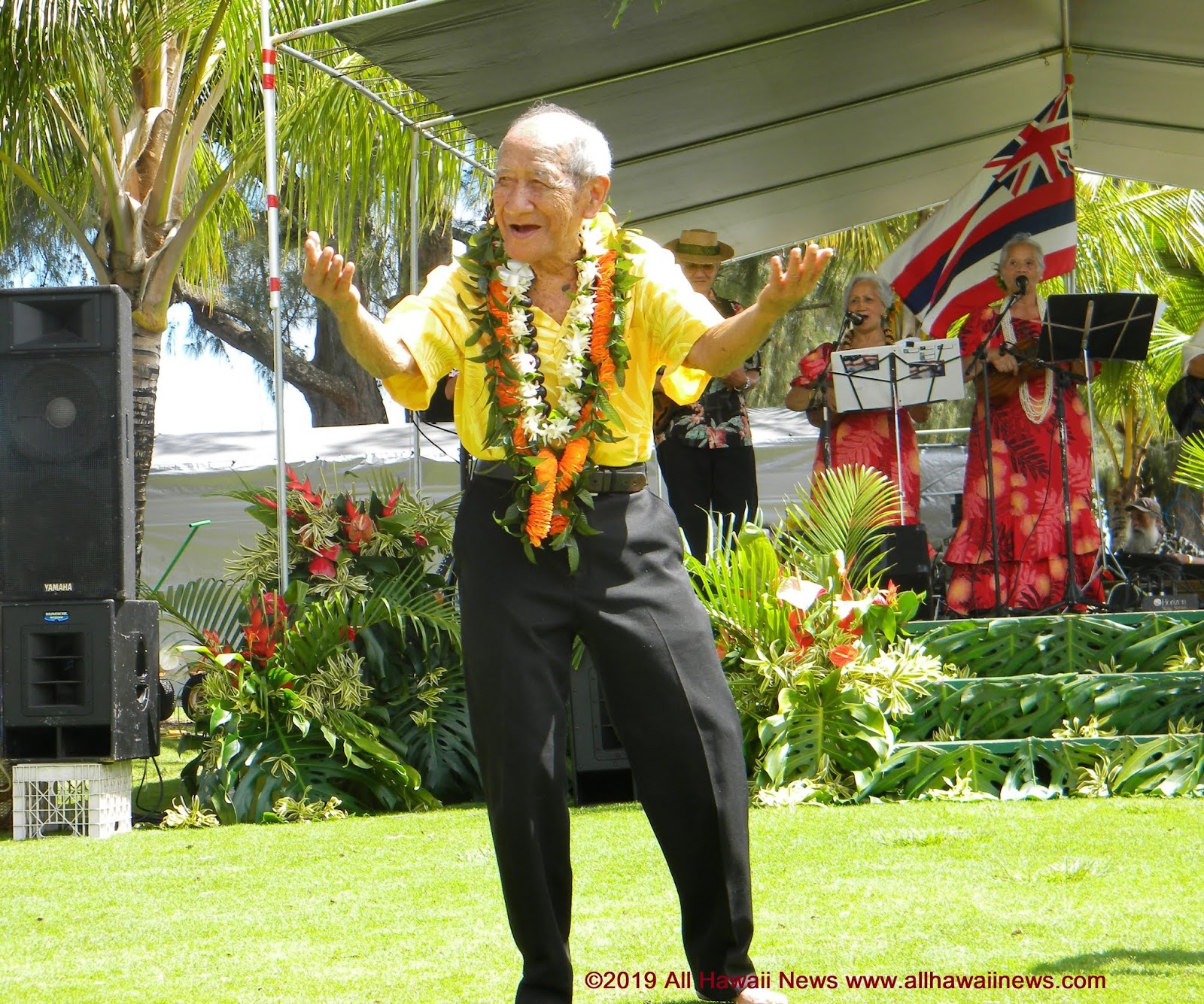 All Hawaii News: Governor tours Maui jail, signs Kilauea lava relief ...