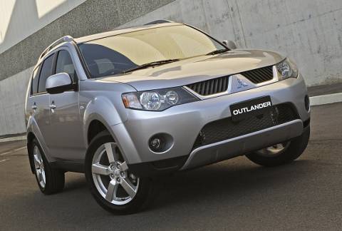 THE ULTIMATE CAR GUIDE: Mitsubishi Outlander - Generation 2.1 (2007-2010)