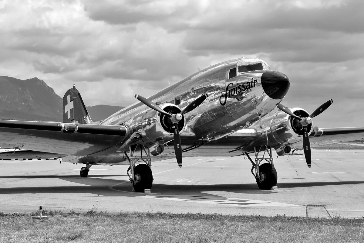 Eastwings: DC-3C * Private * Swissair c/s * N431HM