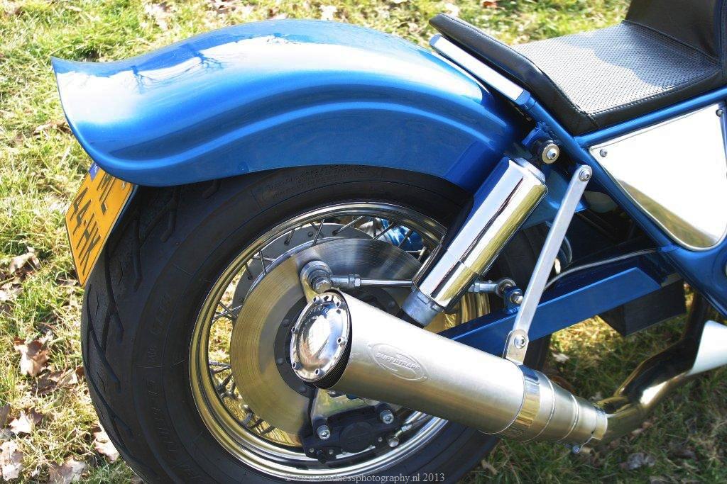 www.CustomBikeShow.com : Blue Super Magna