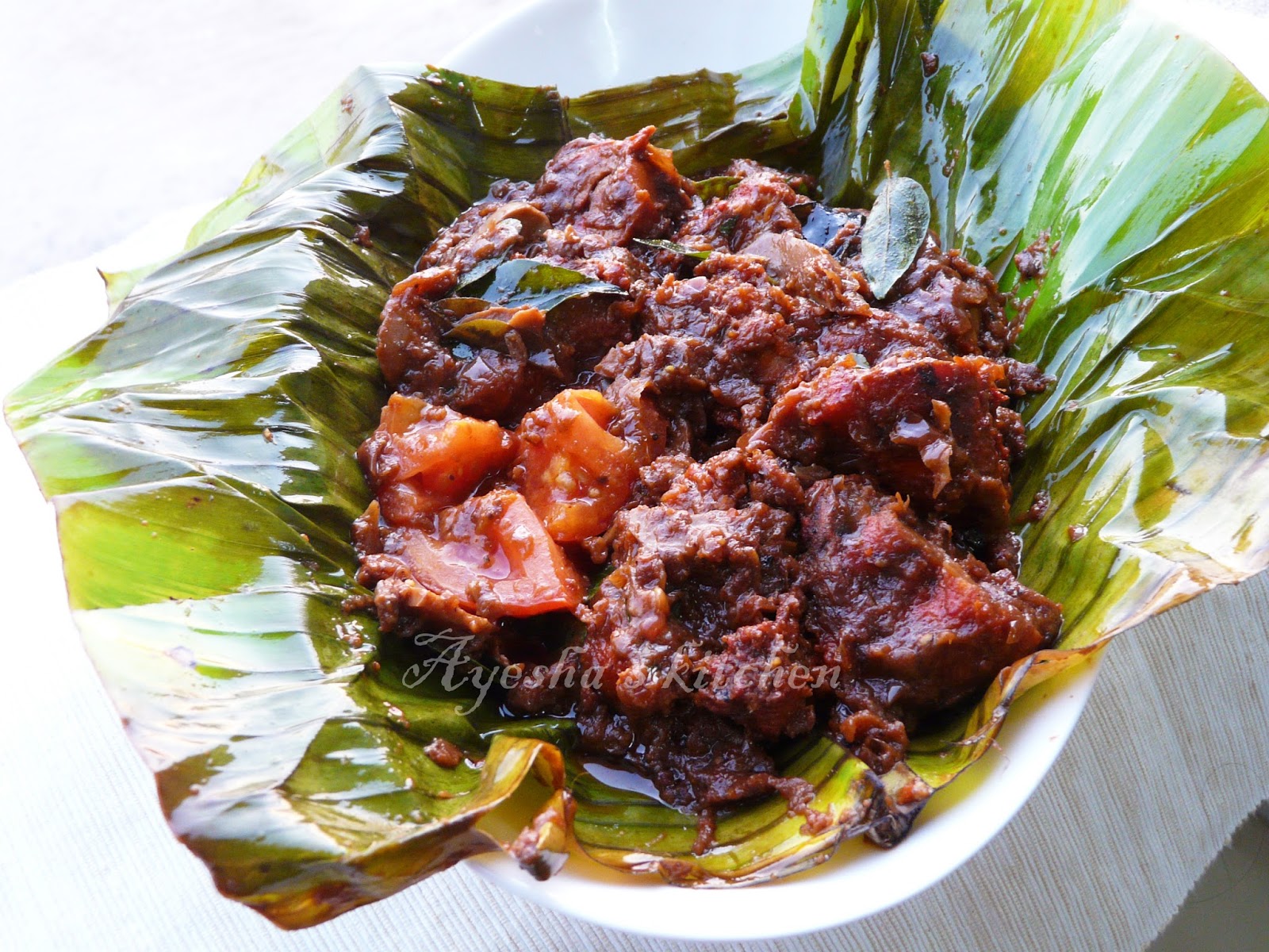 CHICKEN RECIPES - CHICKEN POLLICHATHU / CHICKEN COOKED IN BANANA LEAF